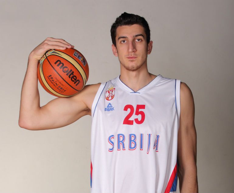 Dejan Kravić između Partizana i Aleksandra Đorđevića