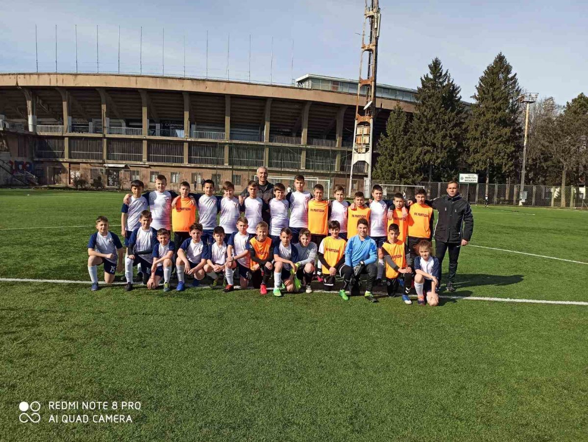 Deca iz Leskovca bila gosti Partizana (FOTO)