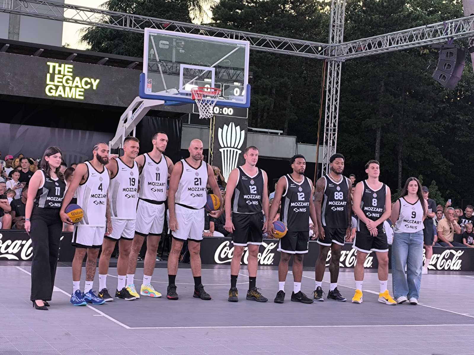 Partizan predstavio tim za sezonu 2025/26 spektaklom pod Avalskim tornjem!